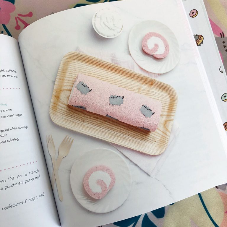 Let's Bake: A Pusheen Cookbook Review - Super Cute Kawaii!!