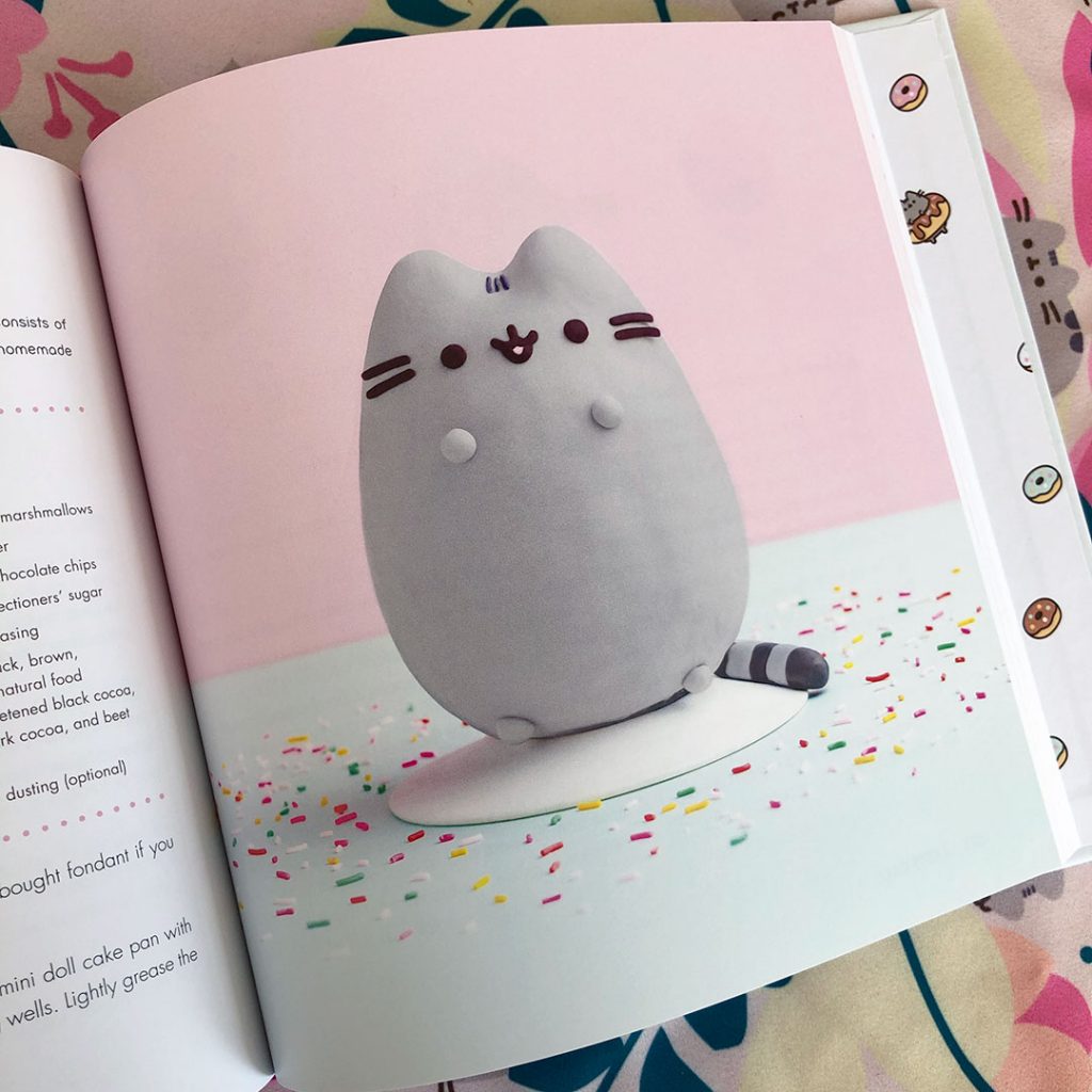Let's Bake: A Pusheen Cookbook Review - Super Cute Kawaii!!