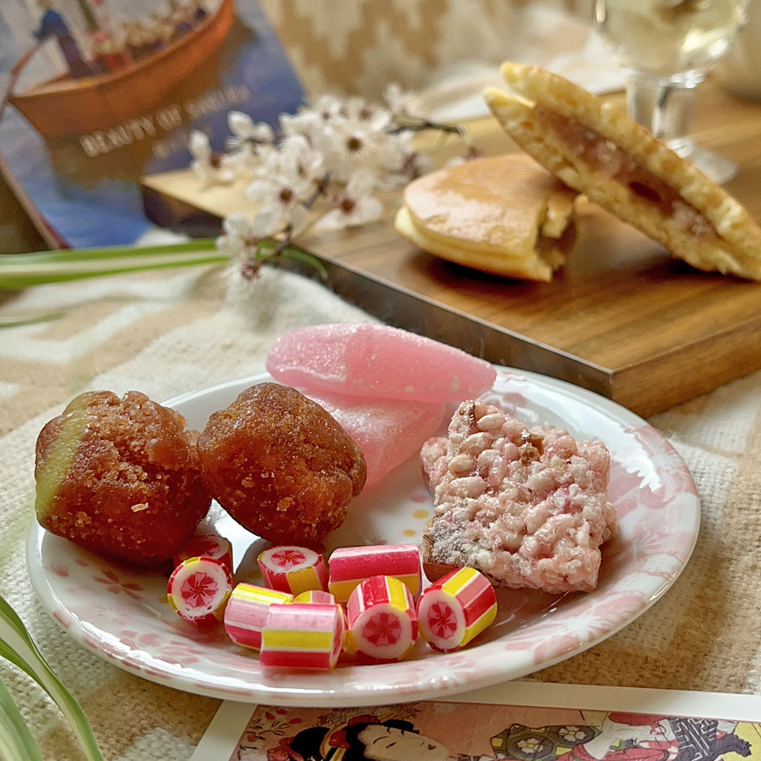 Sakuraco Japanese Snacks Subscription Box Review - Super Cute Kawaii!!